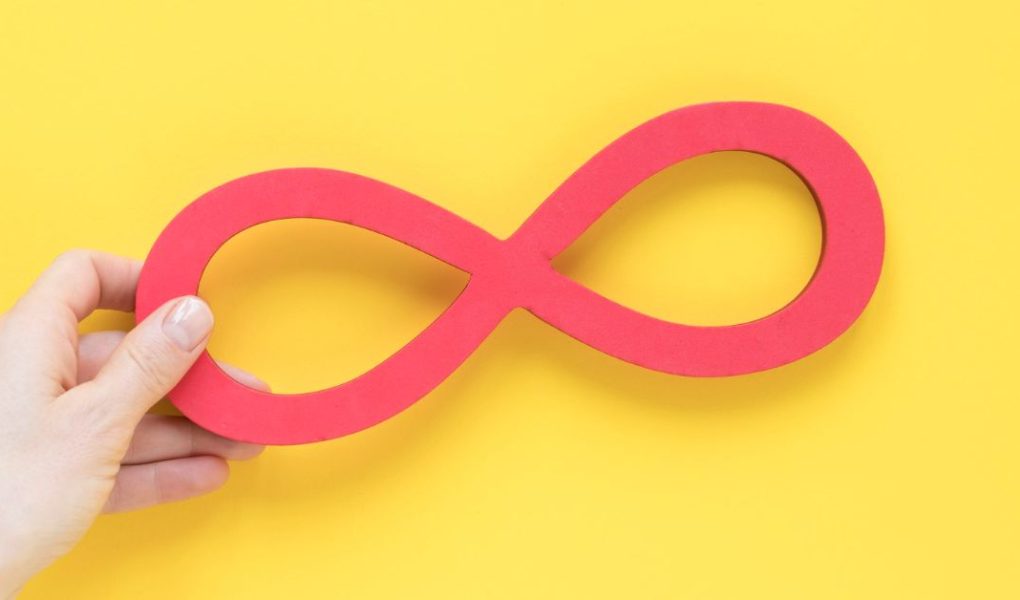 O que significa o símbolo do infinito? Veja como usar nas suas joias